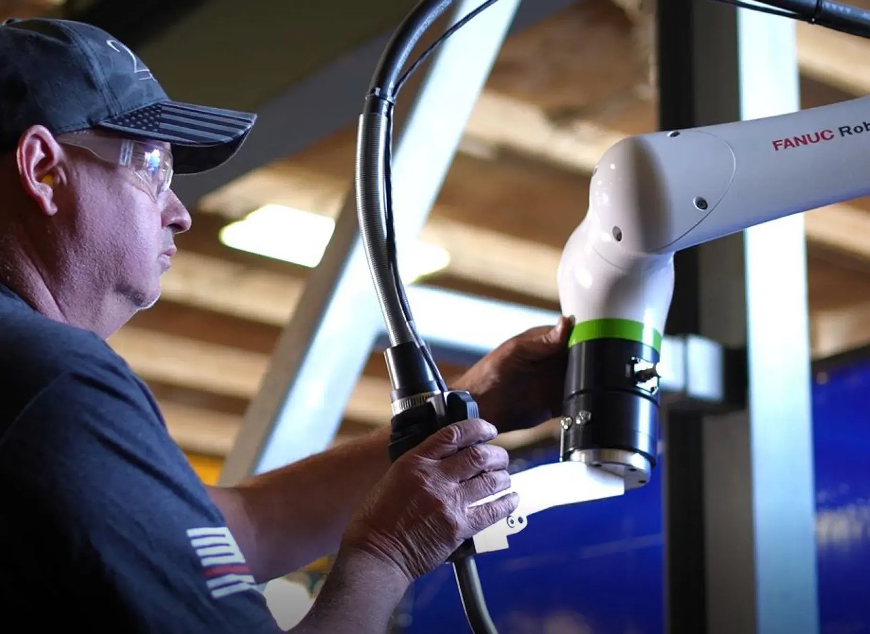 Cobot Solutions for Collaboration | QComp Cobot Solutions for Collaboration | QComp